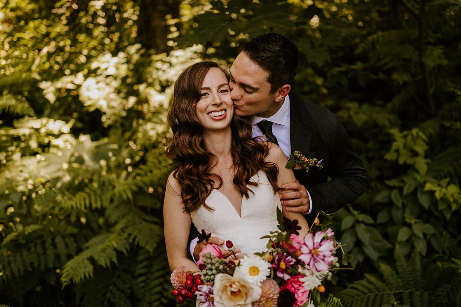 Summer Oregon Lake Wedding | Victoria Carlson Photography